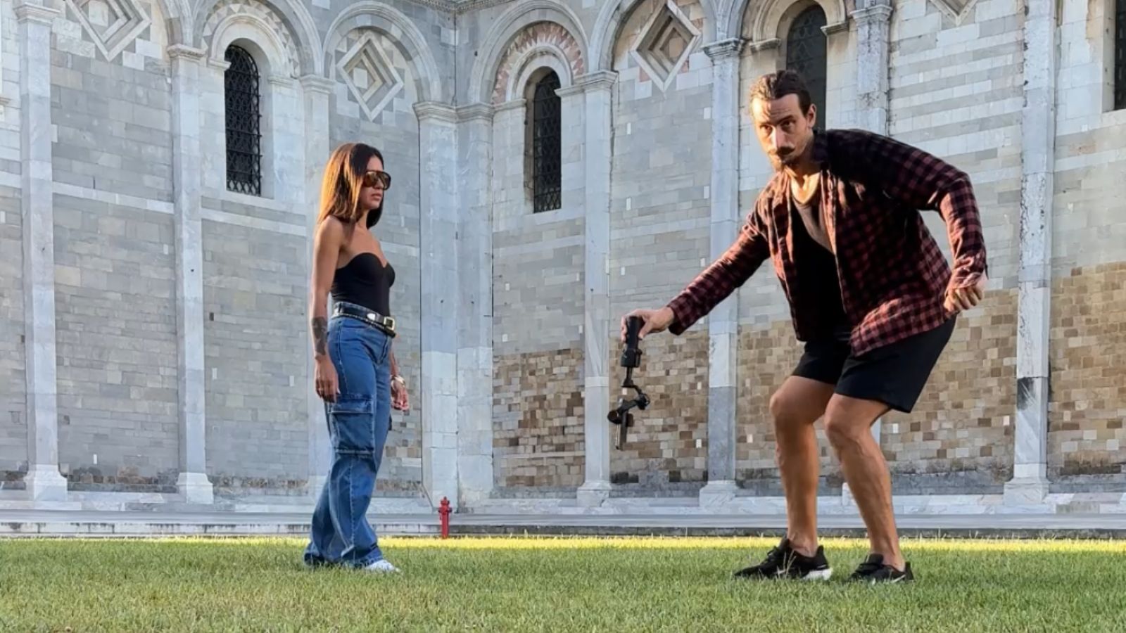 看好了！一种很新的旅行转场……-浩瀚稳定器-浩瀚稳定器-哔哩哔哩视频