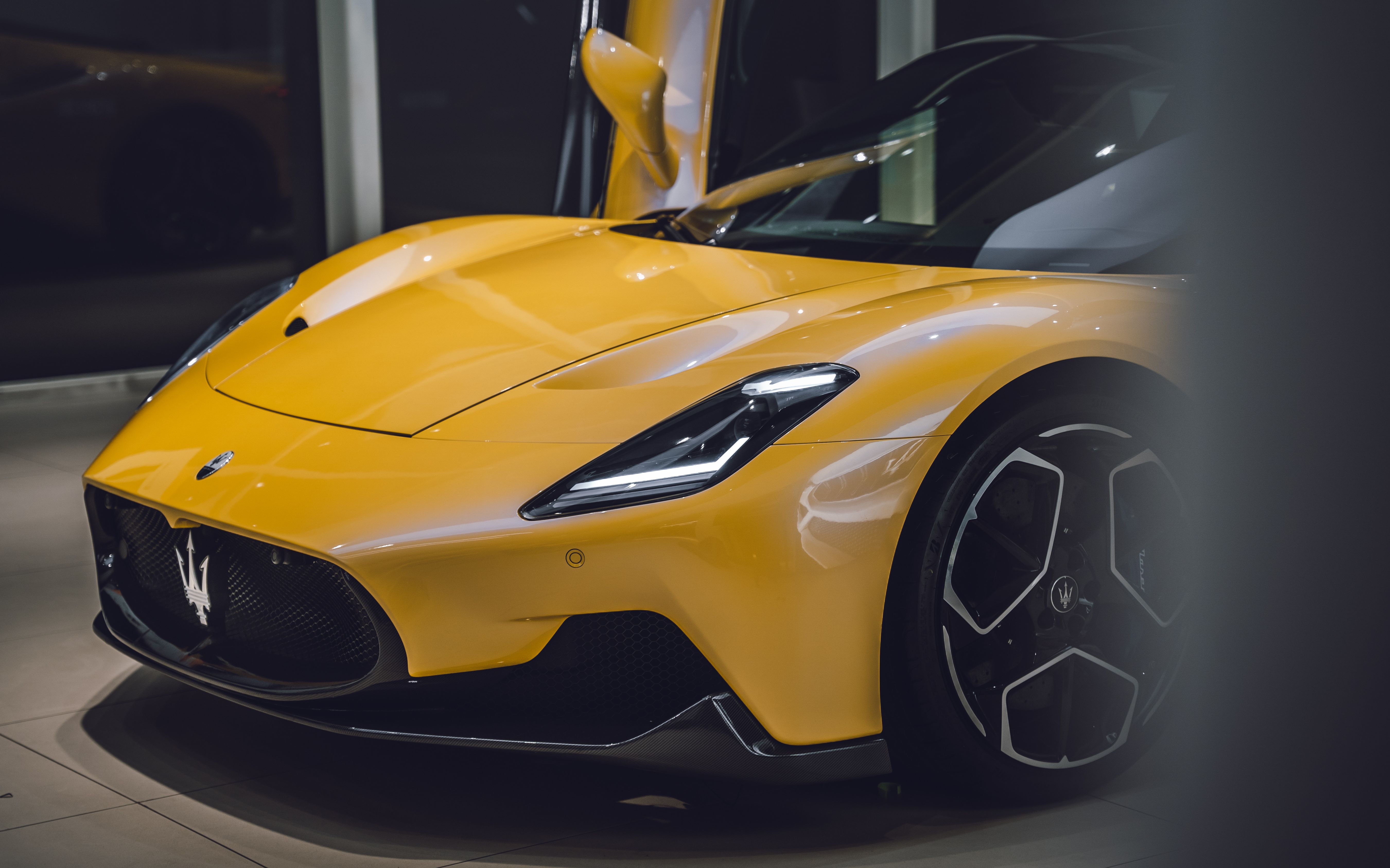 我们“偷”走了国内首台MC20，没有稳定器，临时起意的拍摄。_哔哩哔哩_bilibili