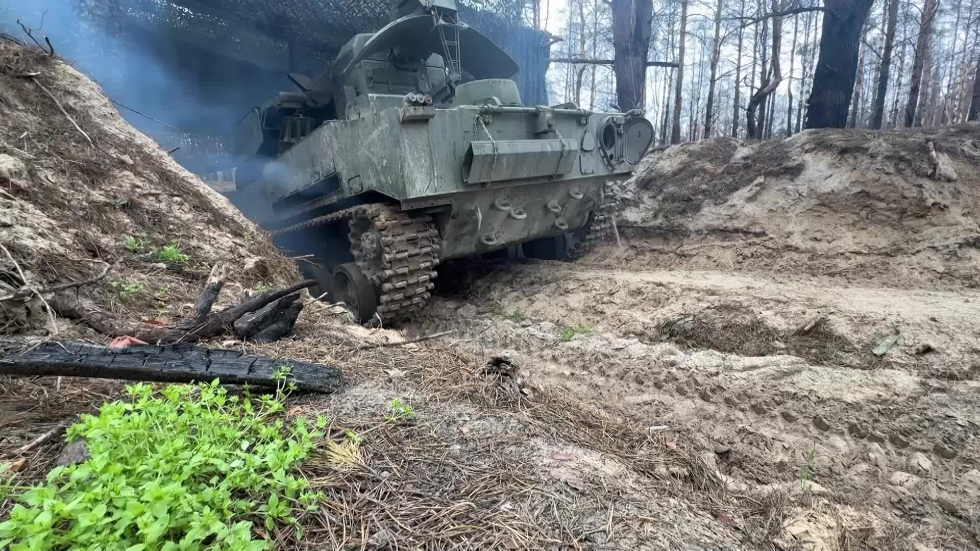 赫尔松俄军2K22M通古斯卡M弹炮一体防空系统作战，班组使用9M311防空导弹摧毁了一架乌军侦察无人机（第聂伯集群的第18集团军）-斯卡夫卡 ...