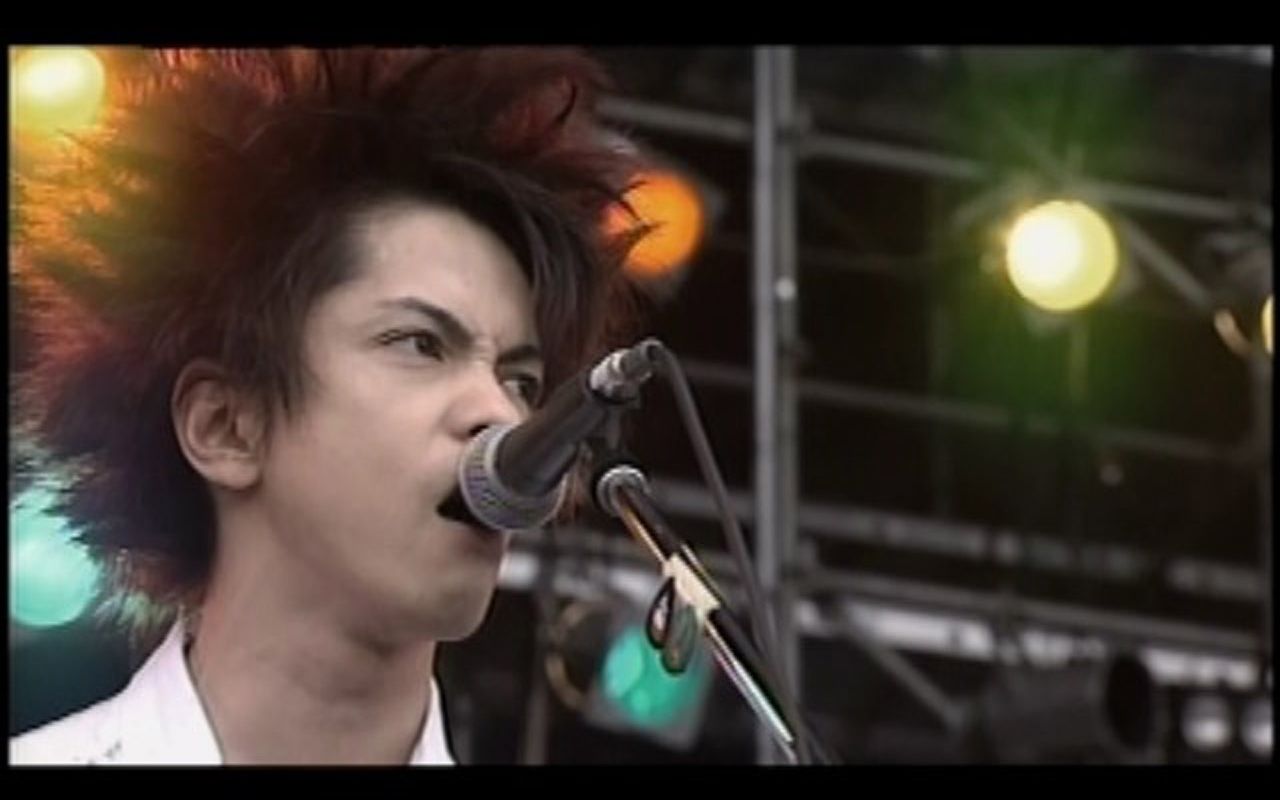 【HYDE】 海德 某大型音乐节 参演嘉宾 爆炸头激情演绎 HELLO Unexpected_哔哩哔哩_bilibili