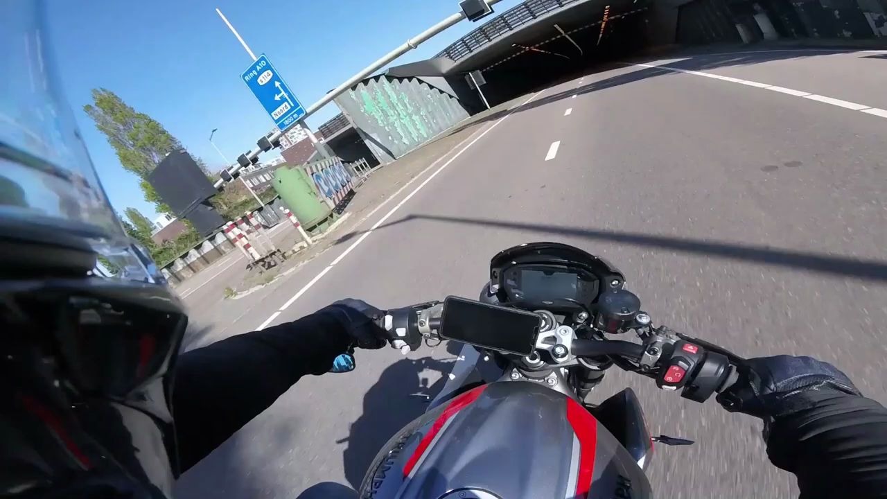 凯旋765rs高转声浪（25秒开始冠军的声音）Triumph Street Triple 765 RS_哔哩哔哩_bilibili