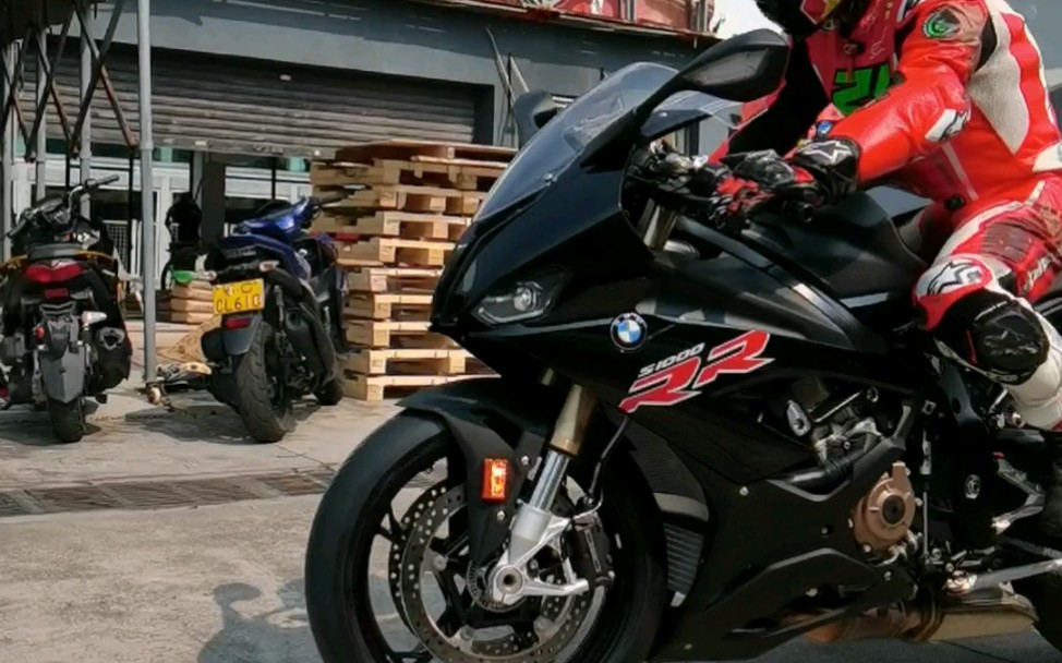 试驾新款宝马S1000RR_哔哩哔哩_bilibili