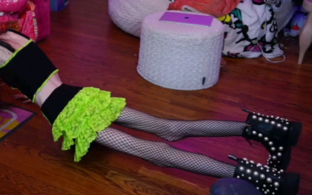 【Eugenia Cooney】俯卧撑-bonespo-bonespo-哔哩哔哩视频