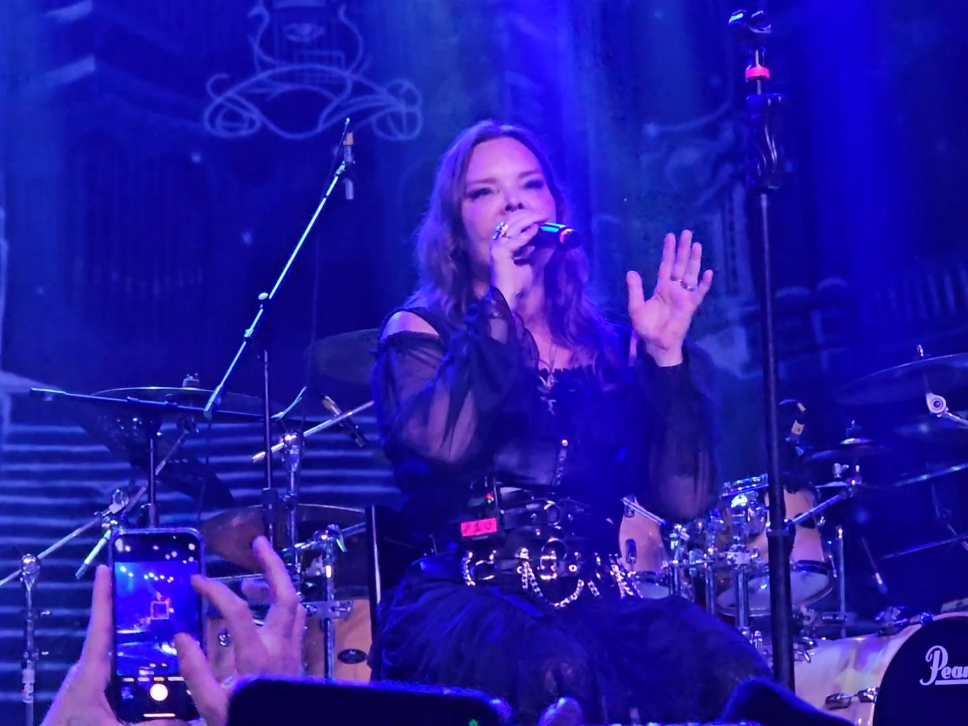 夜愿Nightwish前主唱Anette Olzon2025拉丁美洲巡演，巴西，圣保罗（27/09/2025）现场演唱夜愿乐队老歌Eva，正面 ...