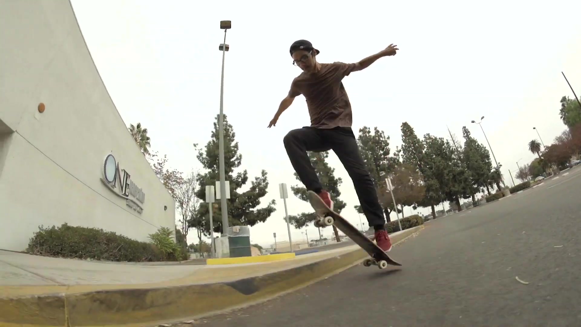 【滑板老顽童】Steve Gamboa个人片段发布' Part from Pharmacy Boardshop'_哔哩哔哩_bilibili