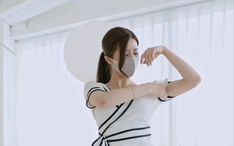 韩国美女模特 玫瑰 No Bra Show系列 时尚连衣裙 no bra LOOKBOOK-bilibili(B站)无水印视频解析——6li6 ...