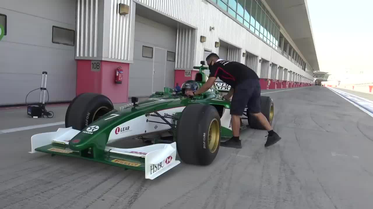 Learn how to drive an F1 car in 1 hour_哔哩哔哩_bilibili
