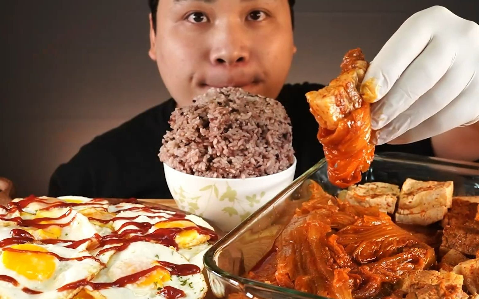 【ddeonggae】辣白菜、猪肉，搭配米饭和煎蛋！_哔哩哔哩_bilibili