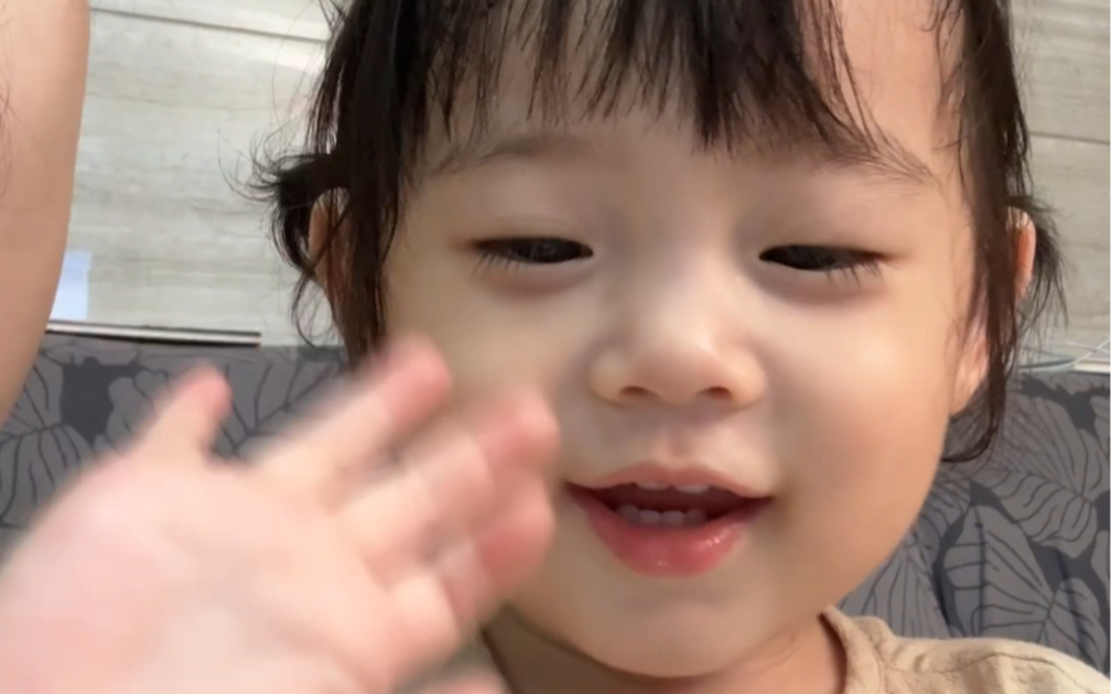 hhh又被她自拍到啦-十五日记--十五日记--哔哩哔哩视频