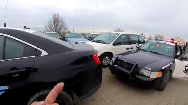 【Crown Rick Auto】从一辆退役的福特金牛座警车中能找到什么？_哔哩哔哩 (゜-゜)つロ 干杯~-bilibili