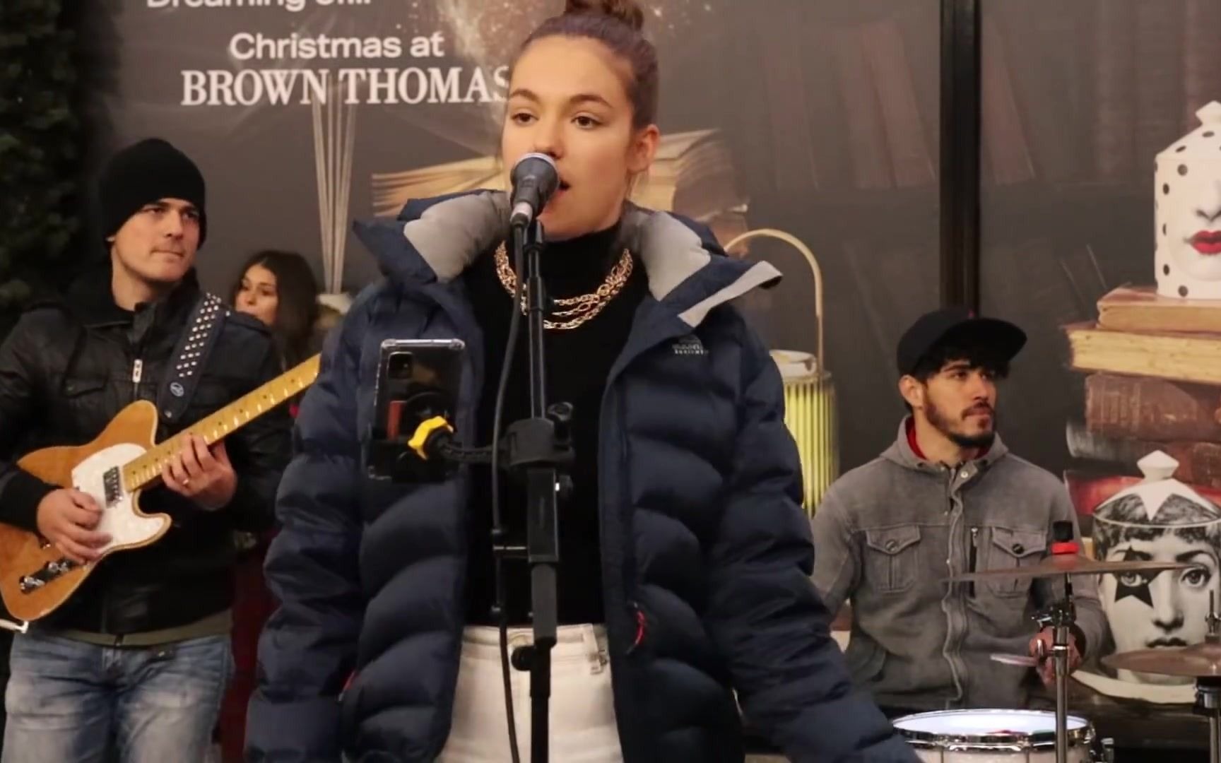 Valerie - Amy Winehouse Allie Sherlock Cover_哔哩哔哩_bilibili