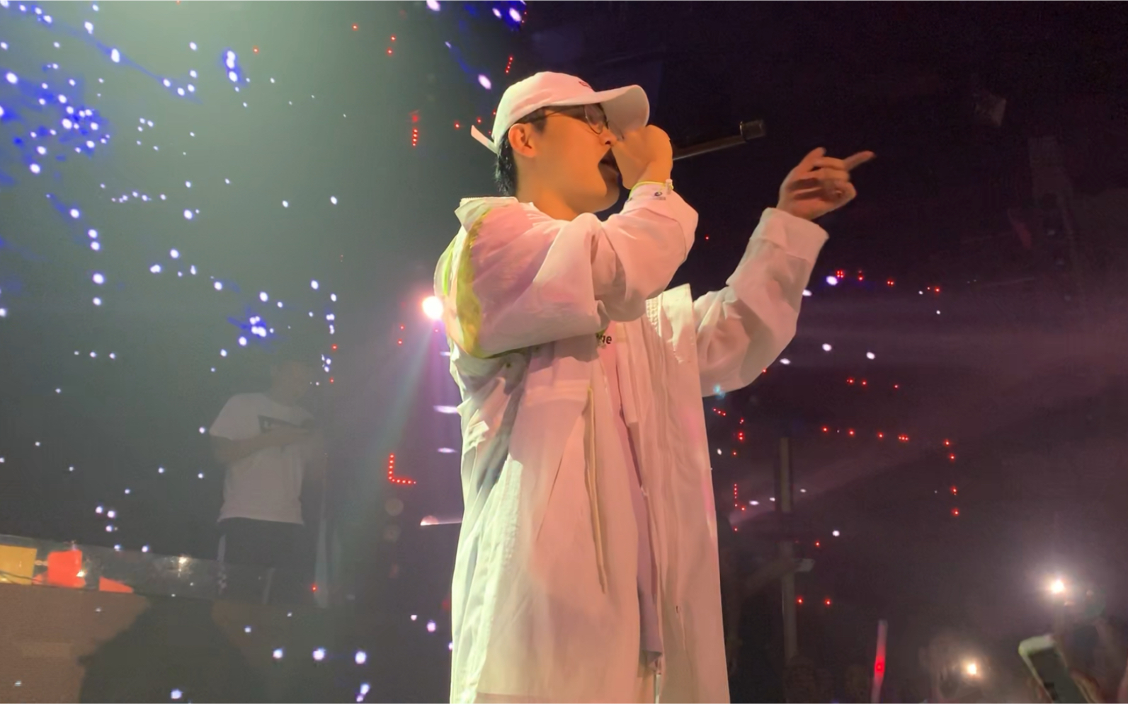 ayo97现场演唱《感谢你曾来过》_哔哩哔哩_bilibili