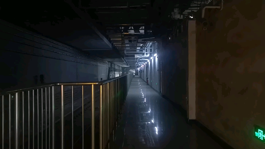 【北京地铁】喜迎杵王！北京地铁1号线SFM04-01032杵老大花庄上行进站_哔哩哔哩_bilibili