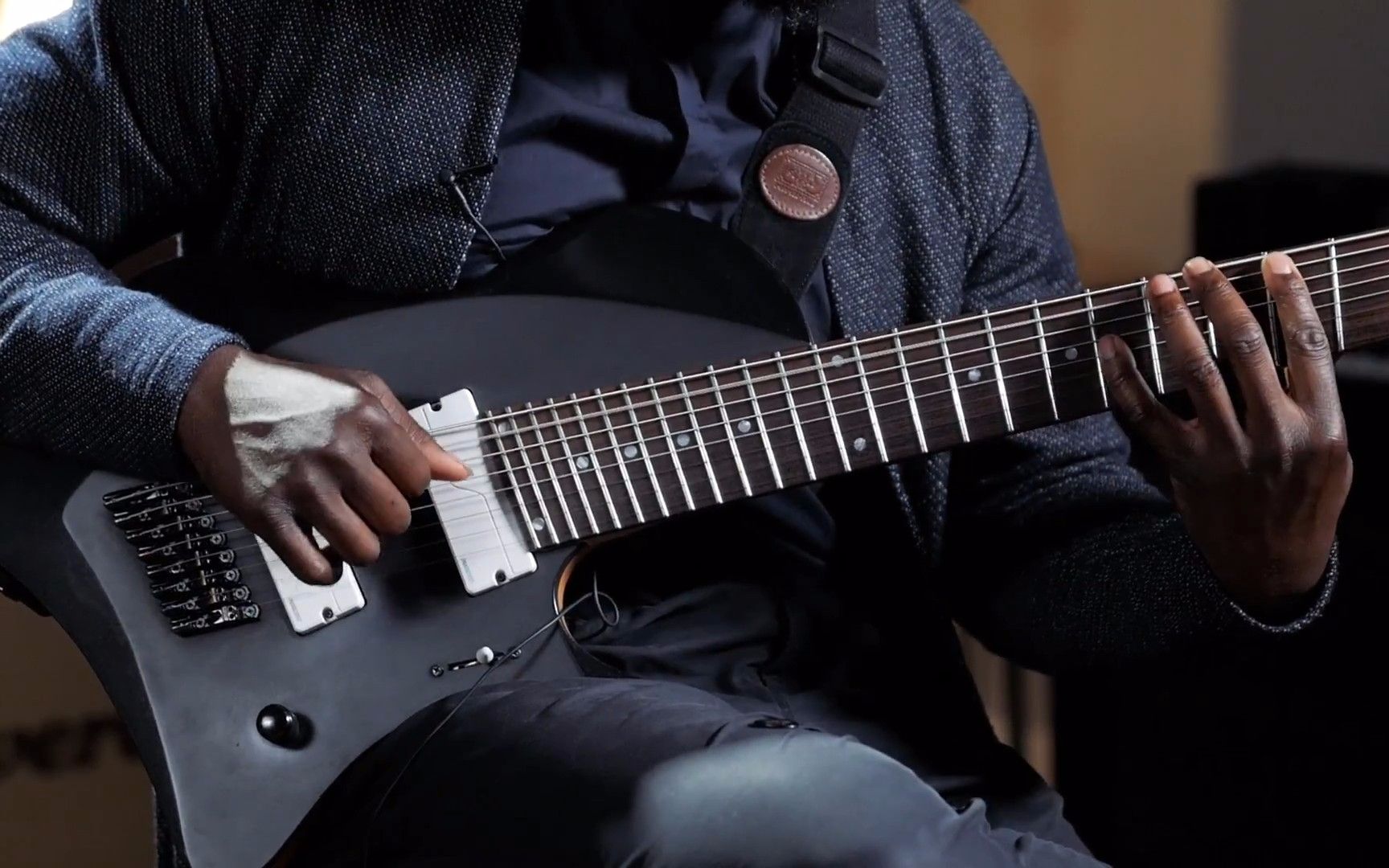 Tosin Abasi on Playing with All Fingers and Double Thumb Picking_哔哩哔哩 ...