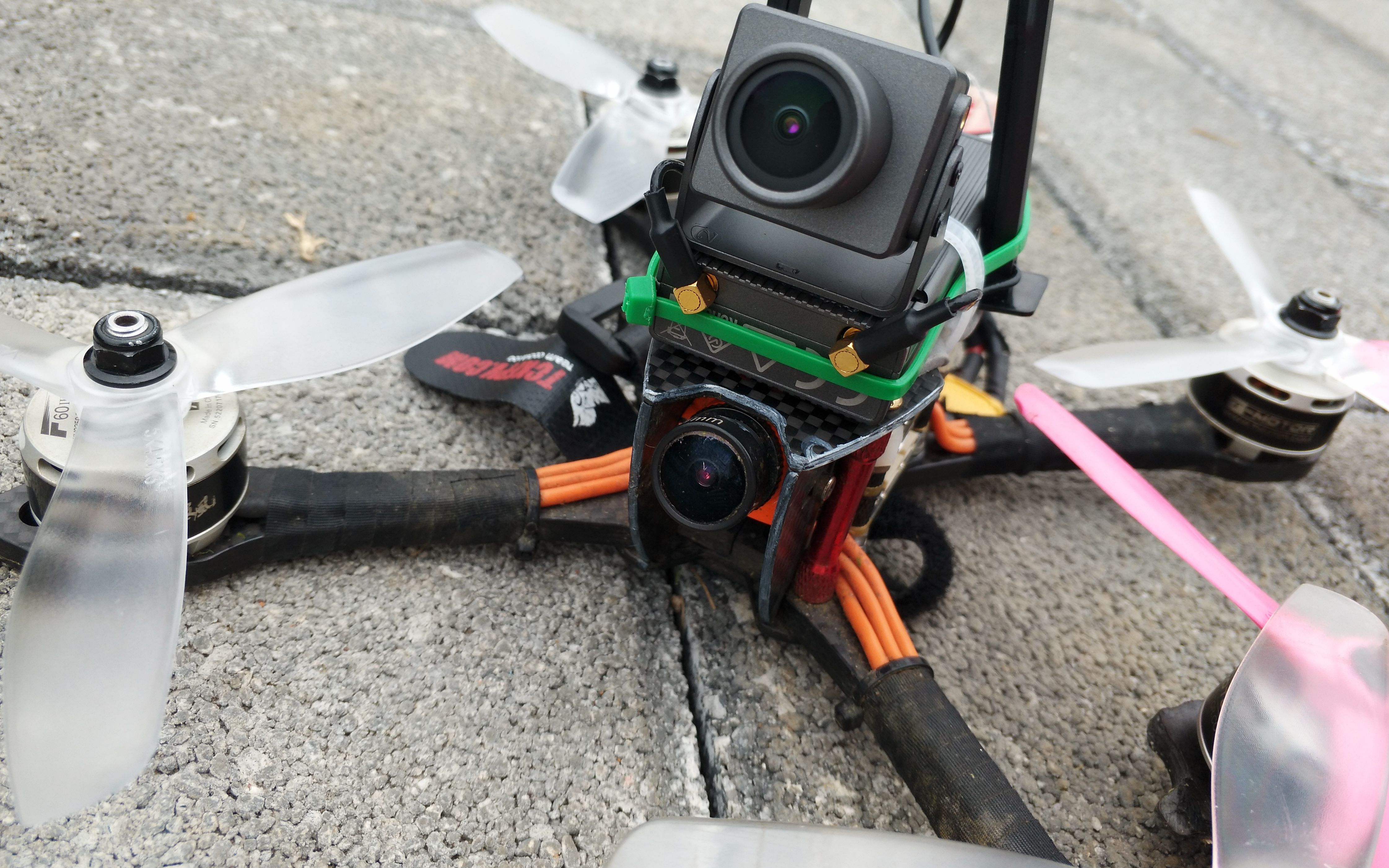 大疆OcuSync与模拟图传同机抗干扰测试_哔哩哔哩_bilibili