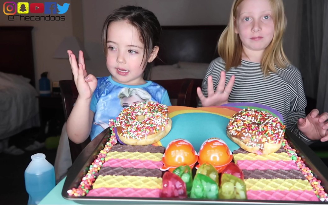 【EATING with the CANDOOS】EATING RAINBOW SWEETS MUKBANG_哔哩哔哩_bilibili
