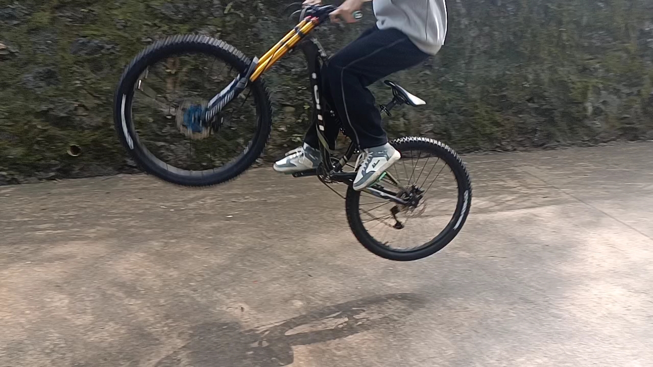 JAVA sabbia软尾试骑 279软尾180太难跳了