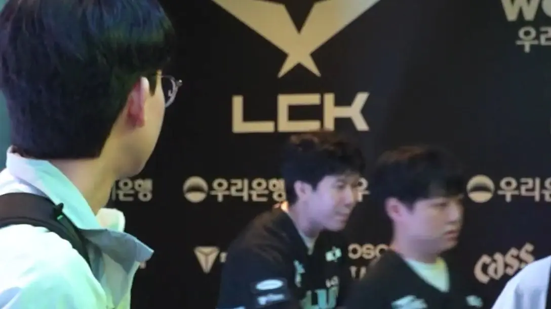 Viper看见Showmaker想打招呼结果许秀走太快错过了_哔哩哔哩bilibili_英雄联盟