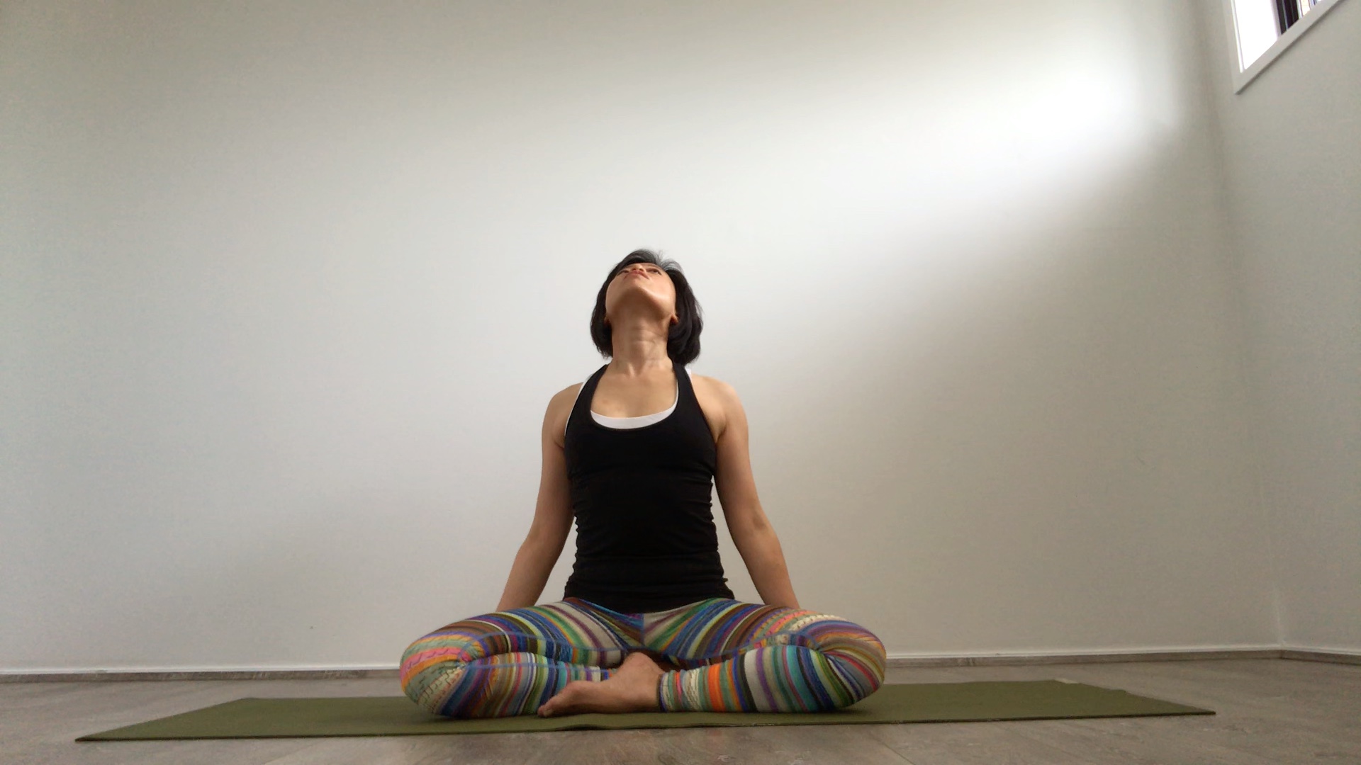 Yoga with Kelly_哔哩哔哩_bilibili