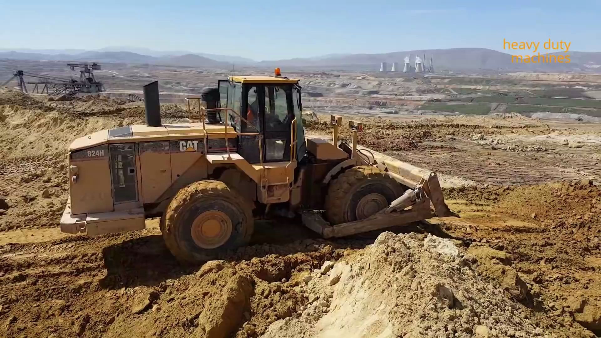 卡特彼勒 CAT 824H 轮式推土机_哔哩哔哩_bilibili