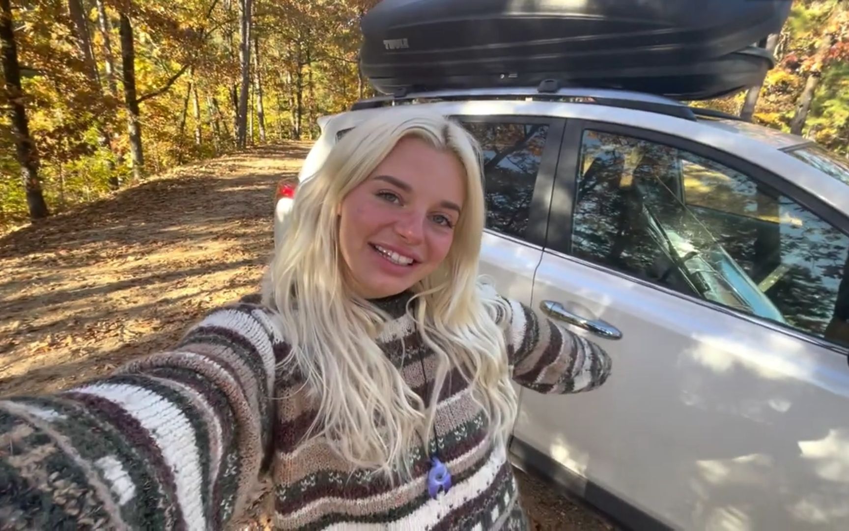 Emily Sedona：金发姐姐，改造一下就野营，秋景真美_哔哩哔哩_bilibili