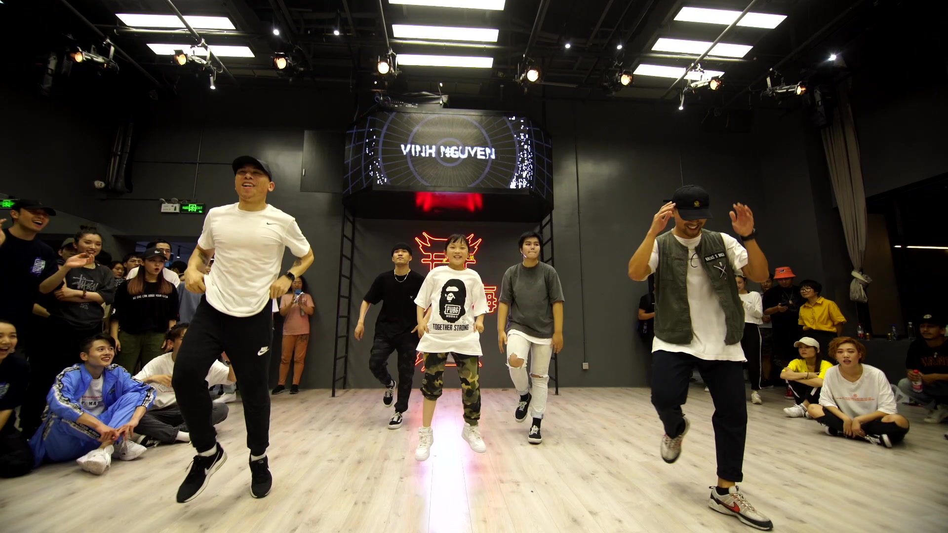 KINJAZ｜Vinh Nguyen 编舞 “Signs” ft. Charles & Amy｜舞邦 x Kinjaz上海外滩概念店 课堂视频 ...