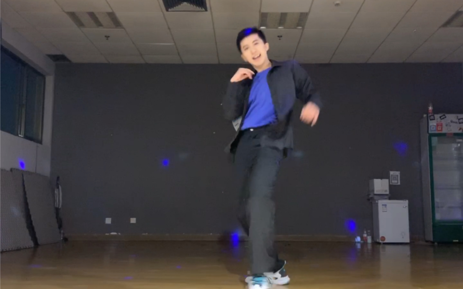 这样的waacking编舞，手会打结吗？_哔哩哔哩_bilibili