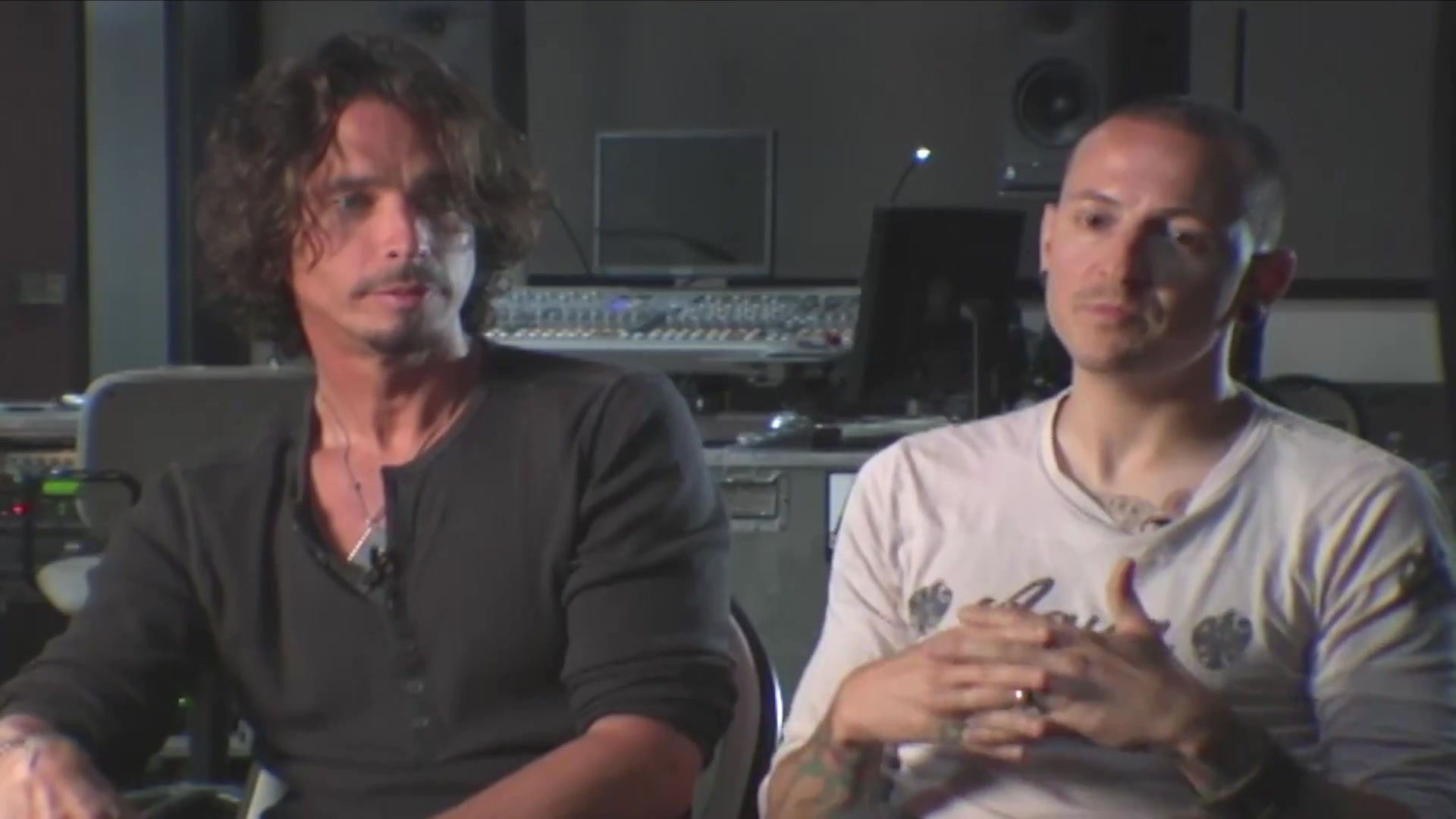 Chester Bennington & Chris Cornell 谈论他们的合作 - MTV News_哔哩哔哩_bilibili