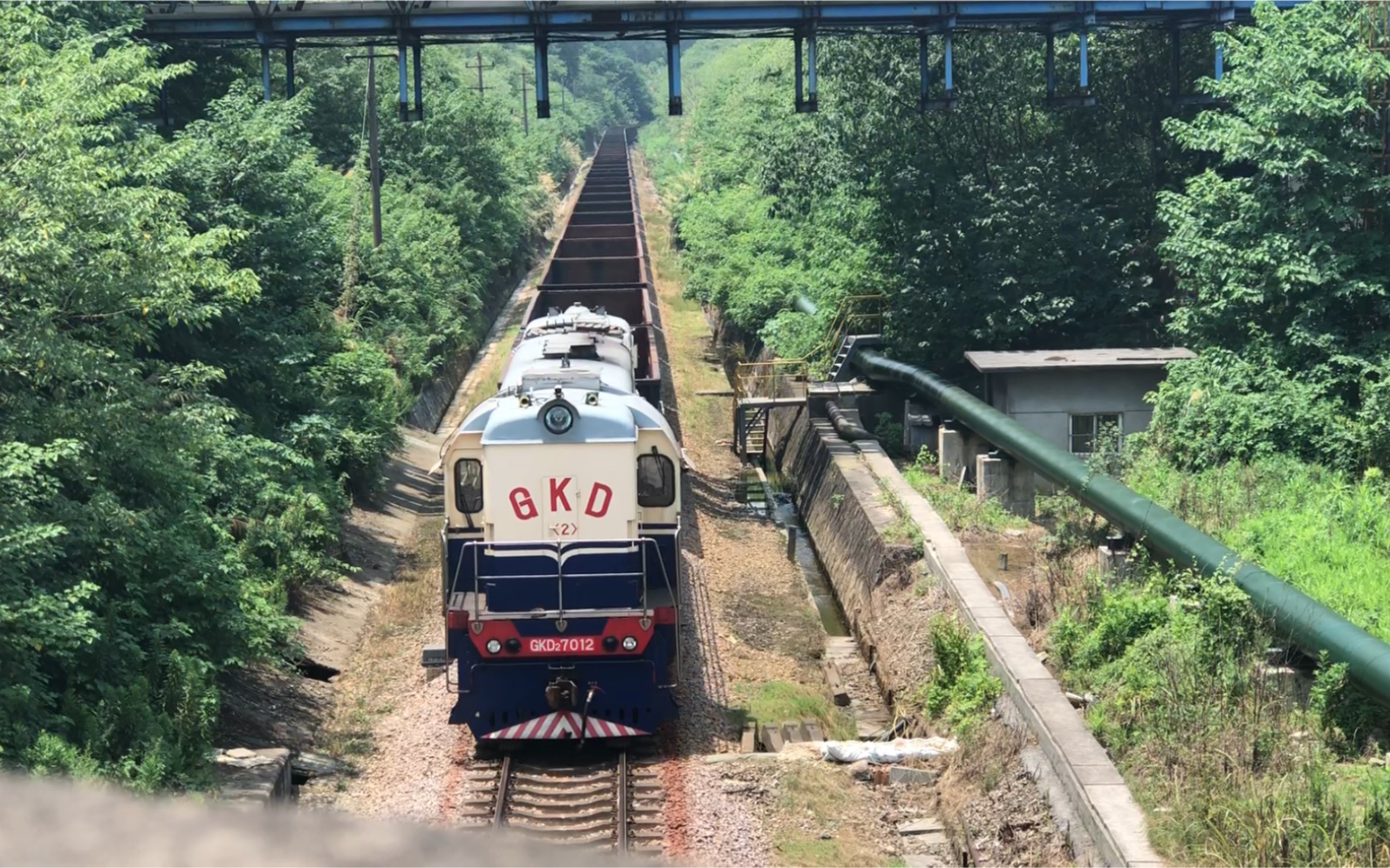 G K D 衢州巨化专用线 GKD2 7012牵引空敞车通过跨线桥 2020.7.24_哔哩哔哩 (゜-゜)つロ 干杯~-bilibili
