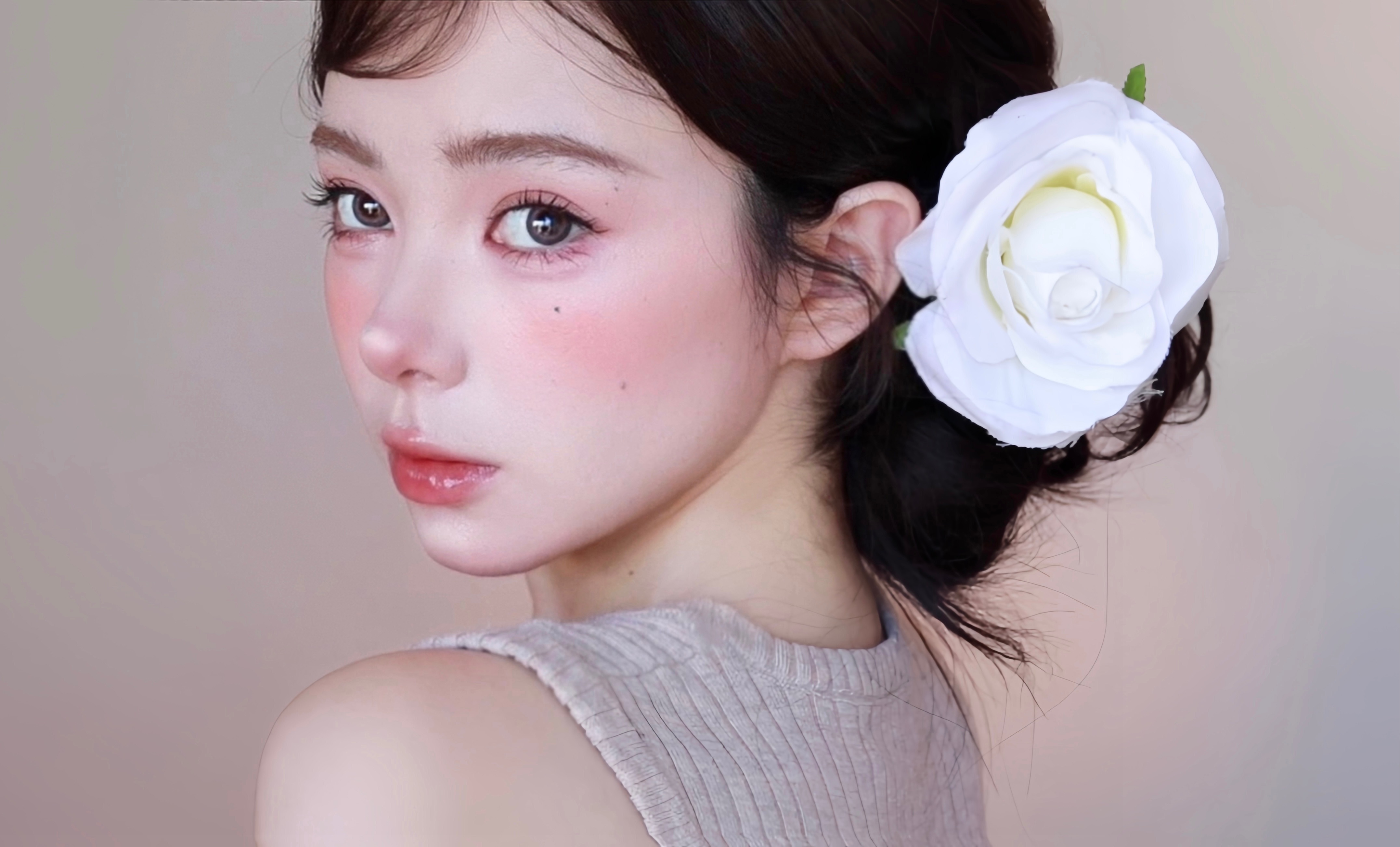 新年新妆容 很适合插一朵花er的妆～-aCatt_-aCatt_-哔哩哔哩视频