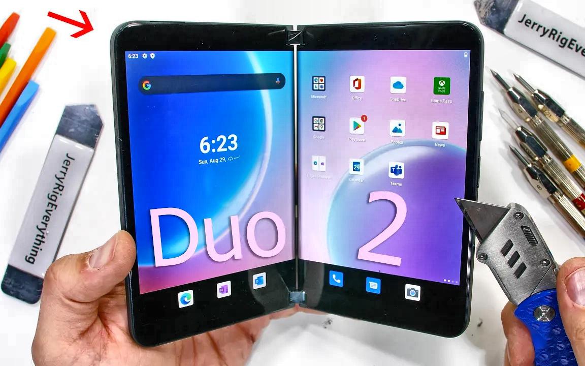 [JerryRigEverything] 两个屏幕 1500 美元！ - Microsoft Duo 2 耐用性测试！_哔哩哔哩_bilibili