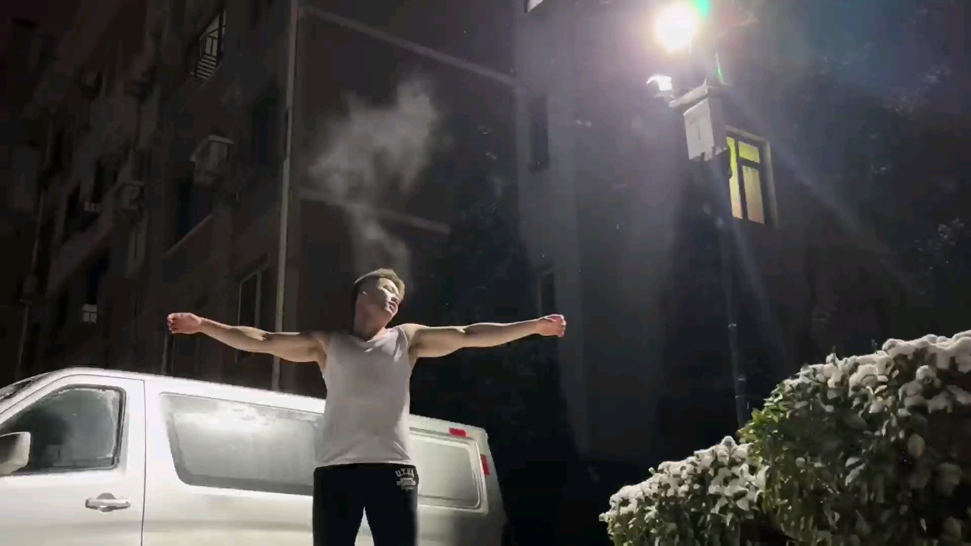 热气腾腾的肌肉男出炉-王derful的U-王derful的U-哔哩哔哩视频