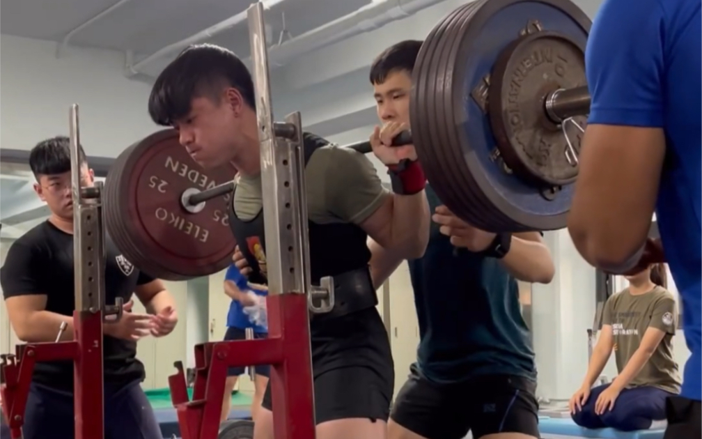 【范峻嘉】台湾最强74kg级选手训练深蹲280kg（有装备）_哔哩哔哩_bilibili