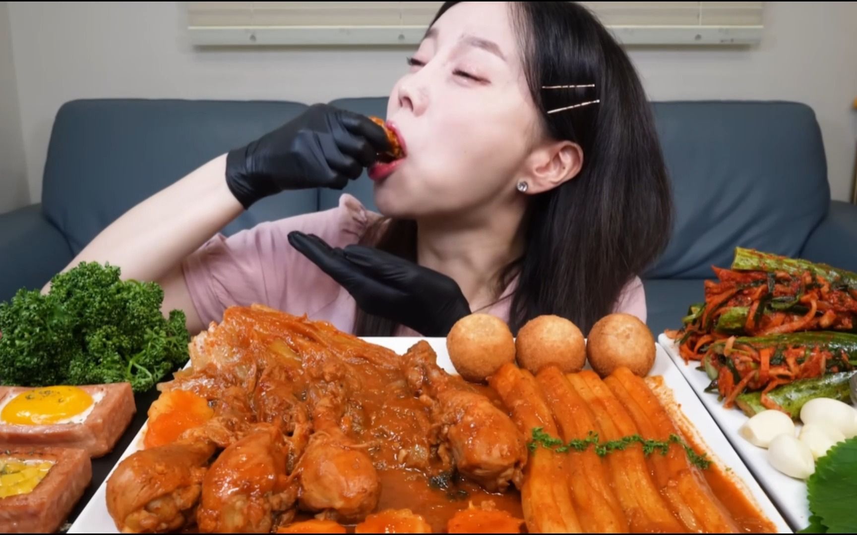 [Ssoyoung]韩国吃播 胡萝卜炒鸡汤！鸡腿、芝士球、火腿！-国外美食精选视频-国外美食精选视频-哔哩哔哩视频