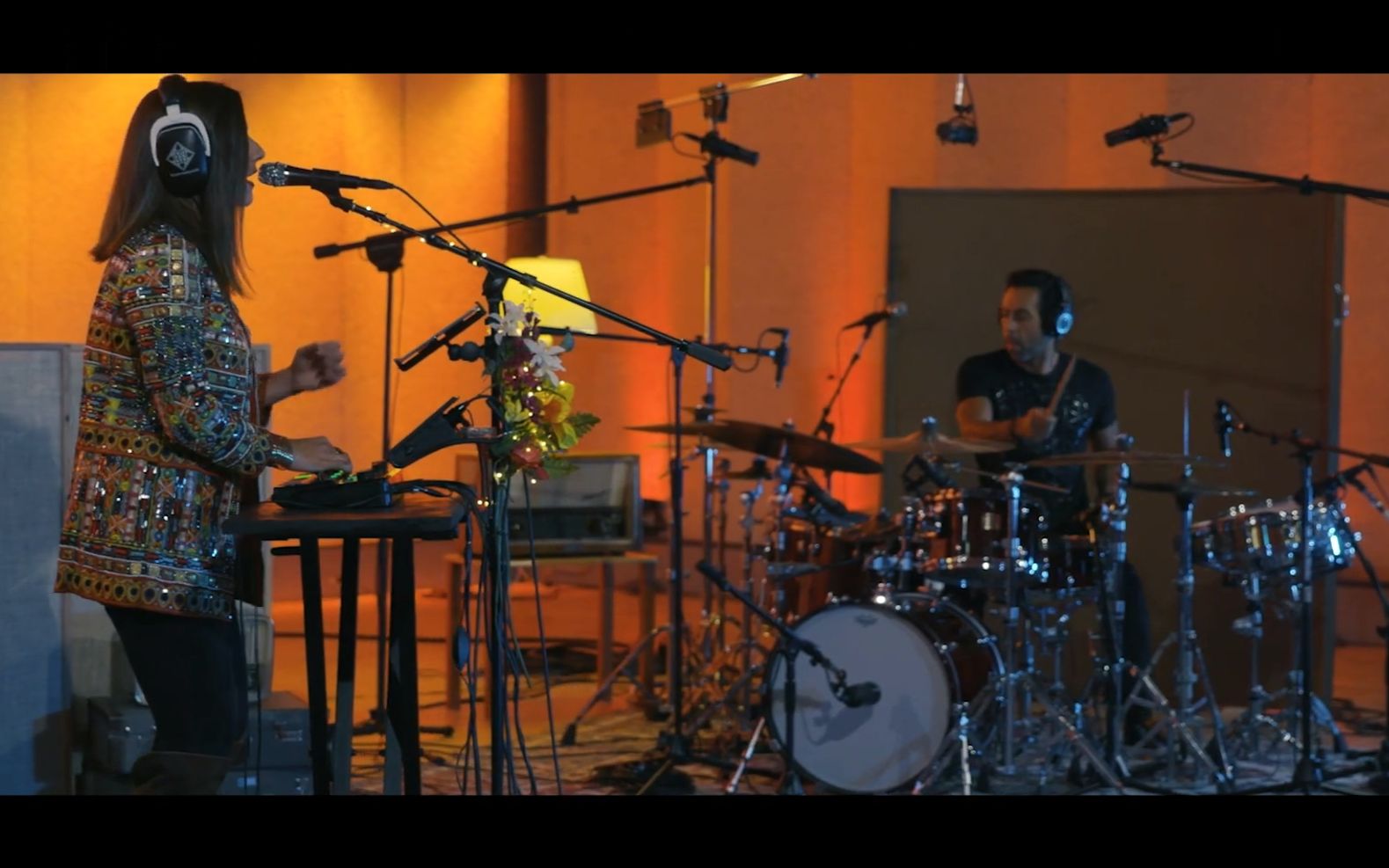 【人声爵士乐/世界音乐/当代灵魂乐】Thana Alexa & Antonio Sanchez Duo (LIVE FROM TS)_哔哩哔哩 ...