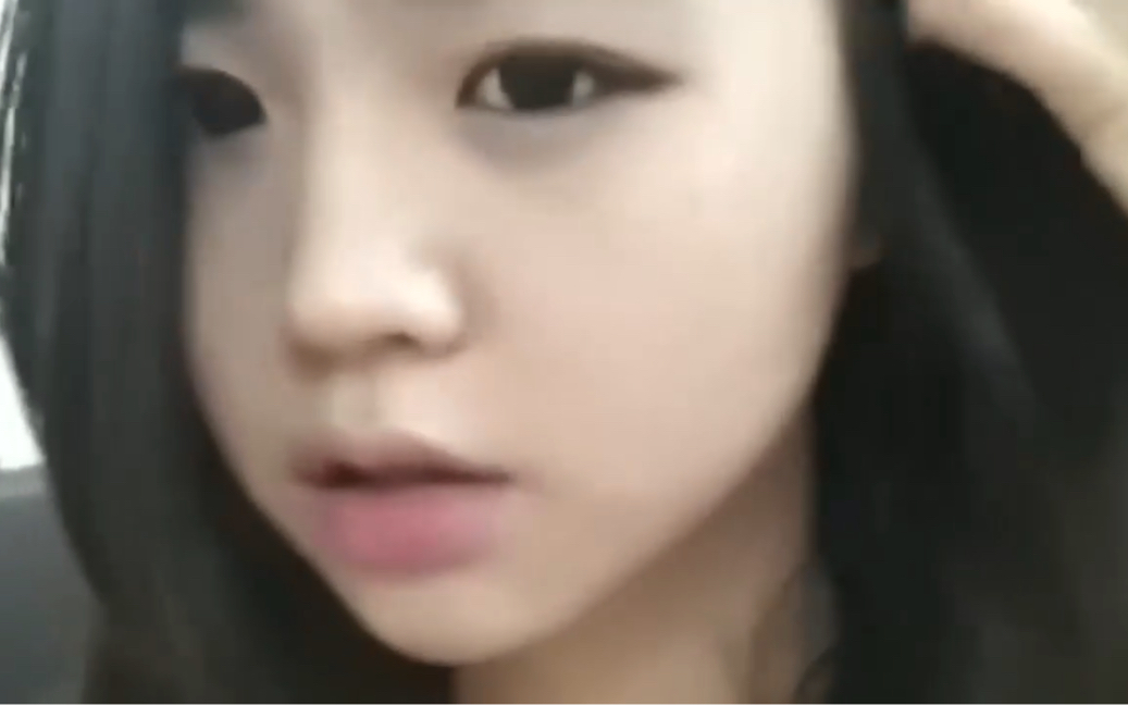 当年爆火的门把手女孩～ 视频下载 Video Downloader