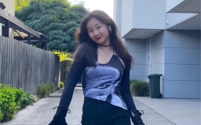 16岁翻跳超酷的编舞Hold On Tight（nanan编舞）-Zzy2006_-Zzy2006_-哔哩哔哩视频