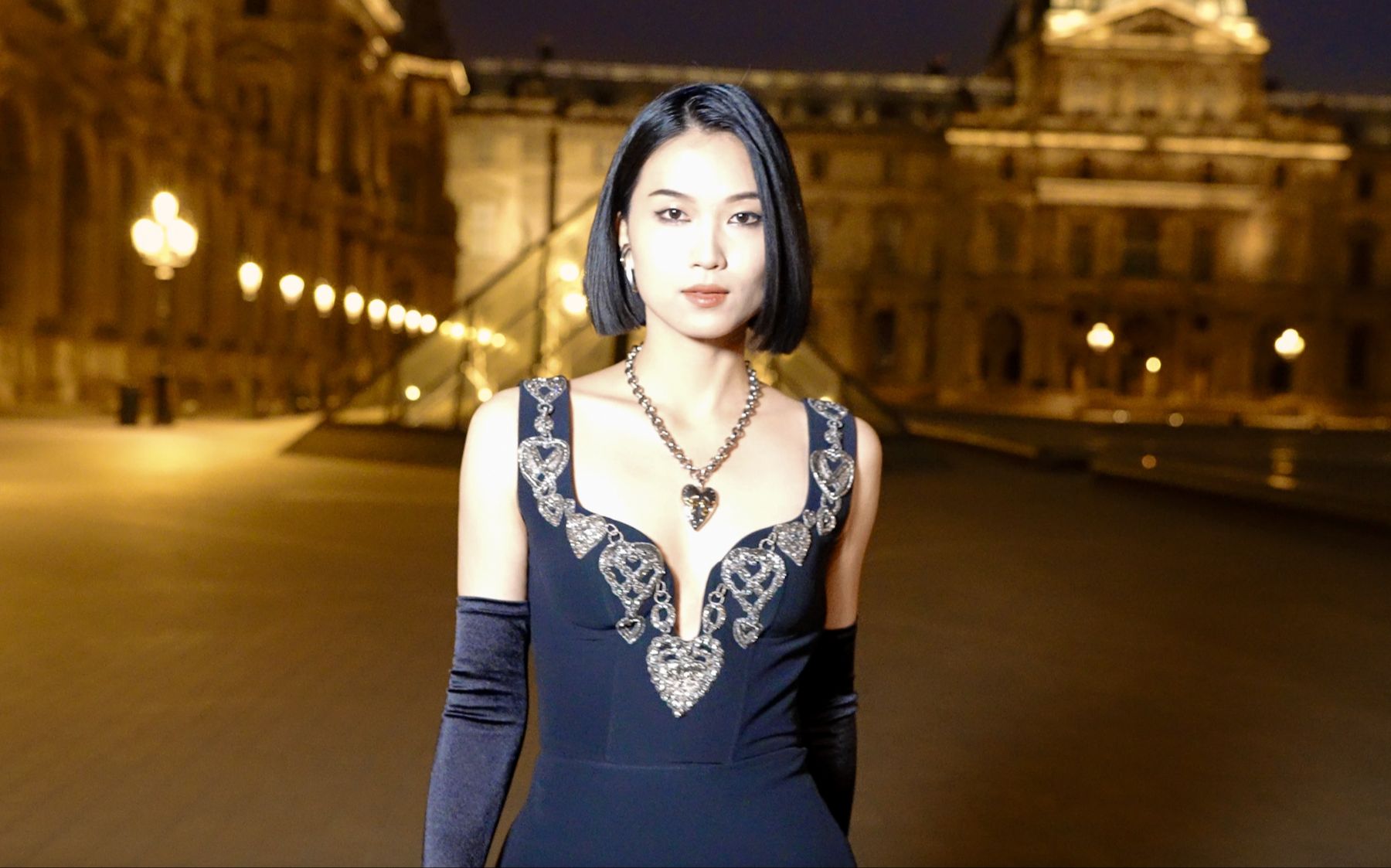 蒙娜丽莎到底美不美？包下卢浮宫是一种怎样的体验？-AHALOLO-AHALOLO-哔哩哔哩视频