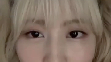 “momo我是你12年的粉丝” momo：我12年还不是艺人.但还是谢谢你_哔哩哔哩_bilibili