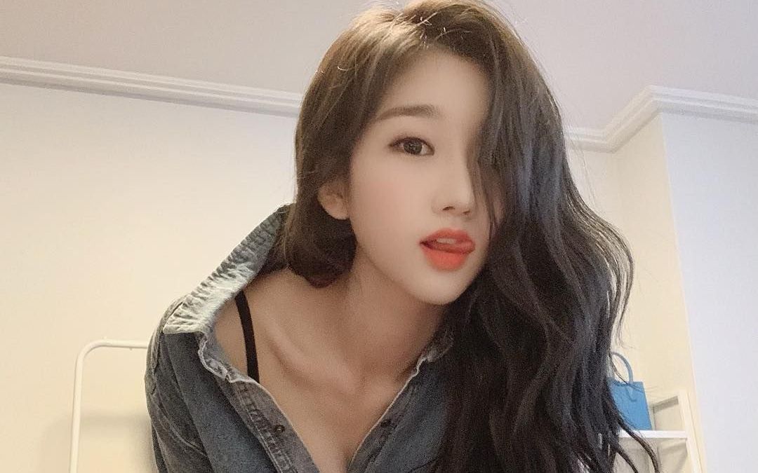 韩国女主播徐雅（SEOA）体验洗车工的一天：这样的美女洗车服务建议全国推广