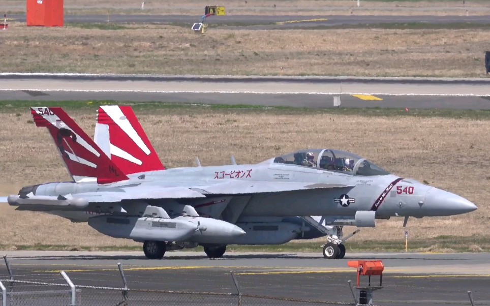 【美国海军】VAQ-132中队EA-18G“咆哮者”电子战攻击机三沢基地起飞_哔哩哔哩_bilibili