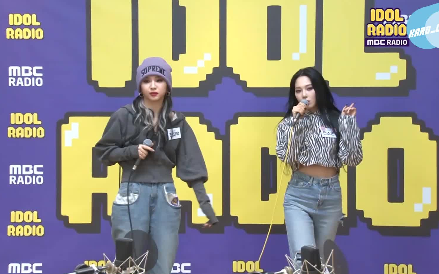 【KARD现场Live】昭珉＆ 志佑《Enemy》初现场公开！！被志佑带小抄唱Rap笑到!!_哔哩哔哩_bilibili