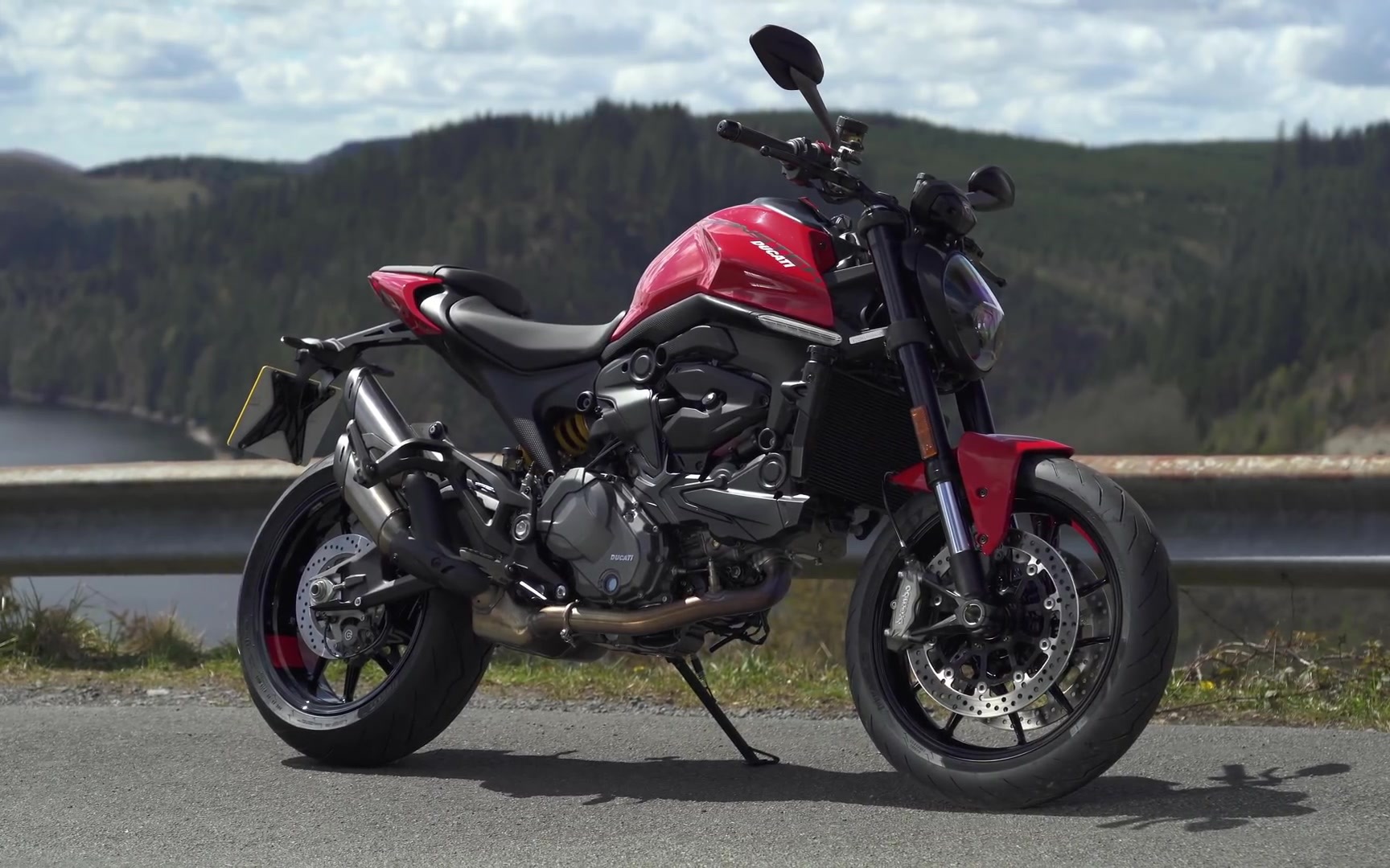 【杜卡迪】——2021 Ducati Monster 950 First Ride (4K)｜试驾_哔哩哔哩_bilibili