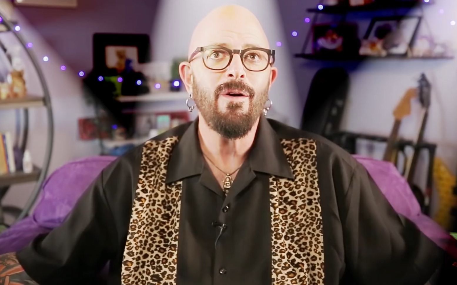 【Jackson Galaxy】【中字】为什么你的猫不喜欢睡猫窝？_哔哩哔哩_bilibili
