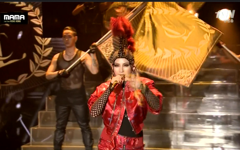 CL【那年今日】151202在2015MAMA带来 坏丫头 + Hello Bitches 女王霸气登场