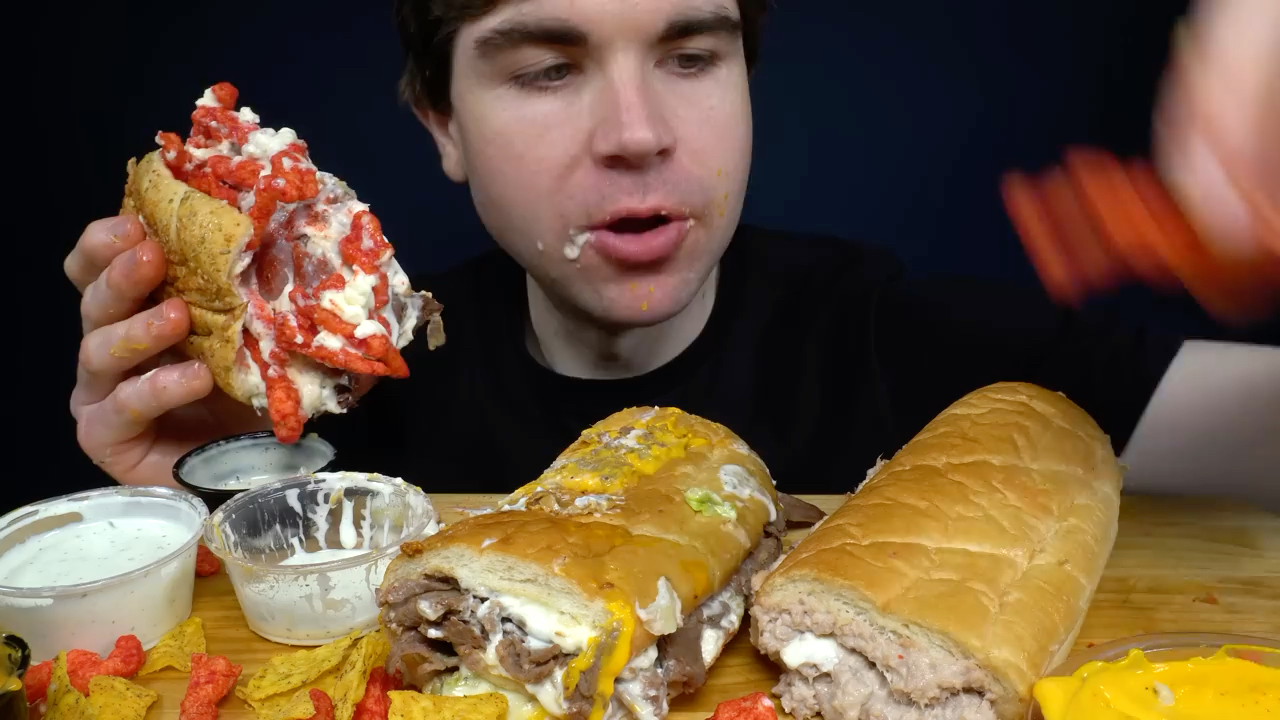 【Magic Mikey】吃牛肉和金枪鱼三明治配辣奇多-小火车翁翁翁-小火车翁翁翁-哔哩哔哩视频