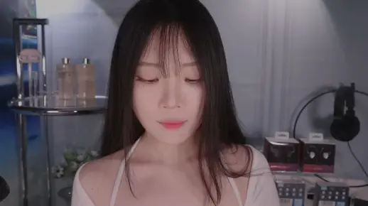 【nara】（会限）ASMR(Sub )我是偶像，来领取定制耳机。耳塞250221_哔哩哔哩_bilibili