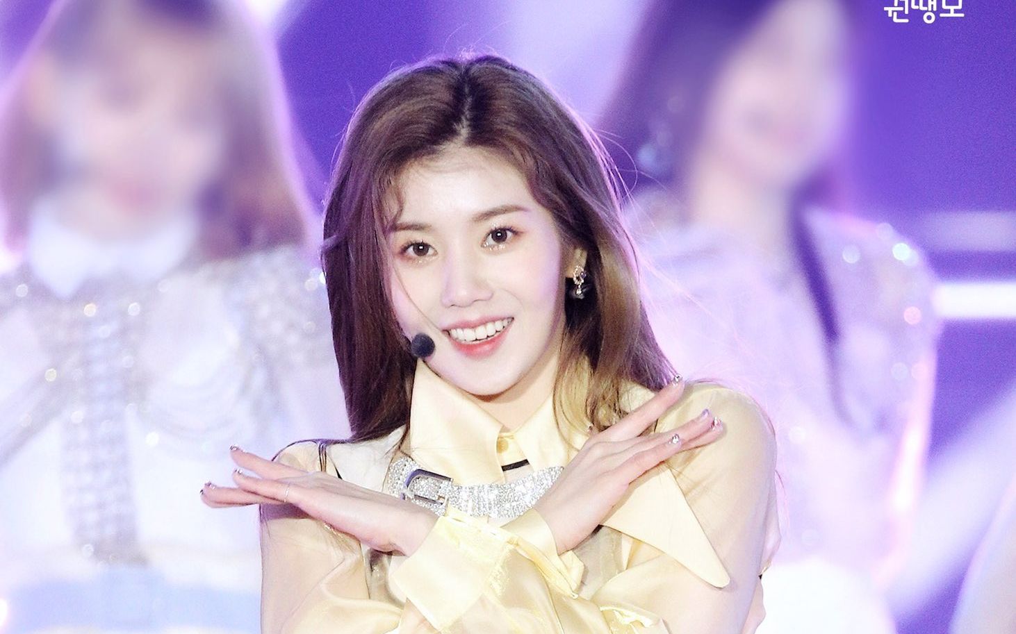 【权恩妃】烦恼退散！好心情 up！up！up！ 190402 天空之上（UP） 游击演唱会 横版直拍_哔哩哔哩_bilibili