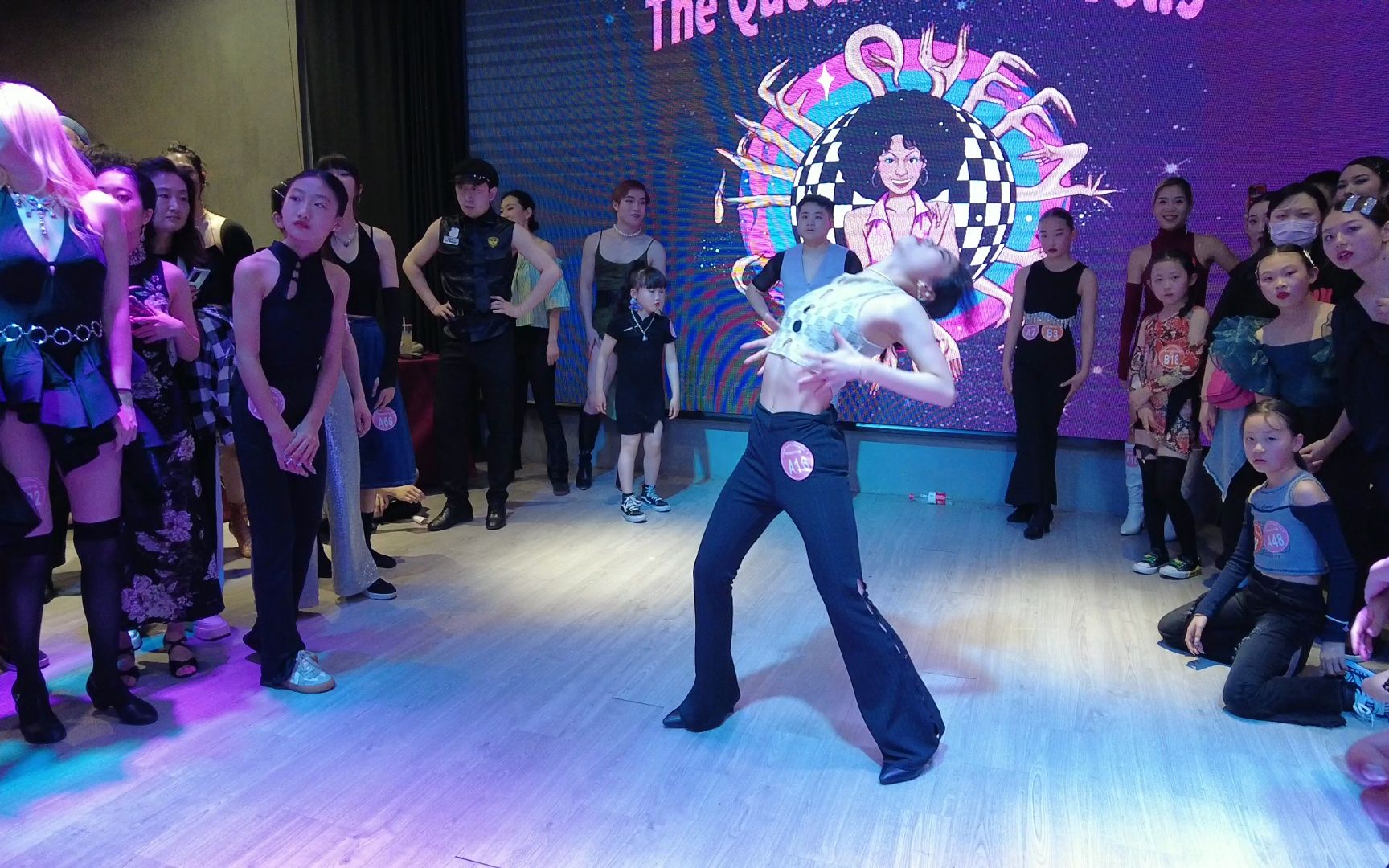 Waacking-A圈12-20-海选-TheQueenOfDisco.9-2023-广州总决赛 - 视频下载 Video Downloader