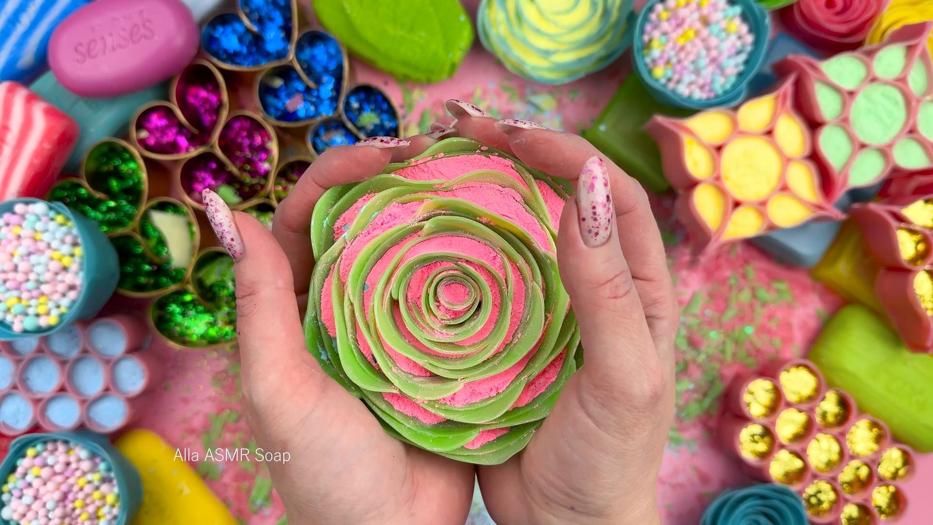 【搬运】Alla ASMR Soap 今日份解压视频已送达√-解压小馆66-解压小馆66-哔哩哔哩视频